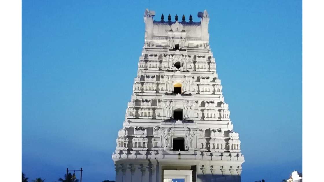 10 Hindu Temples Near Chicago That Every Indian Must Visit