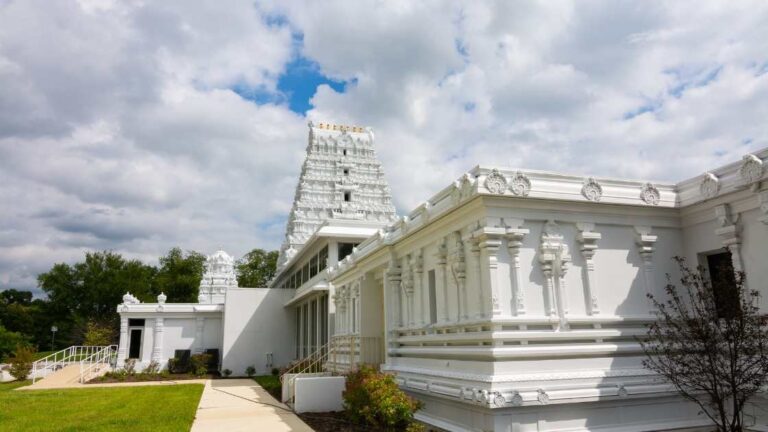 10 Hindu Temples Near Chicago That Every Indian Must Visit
