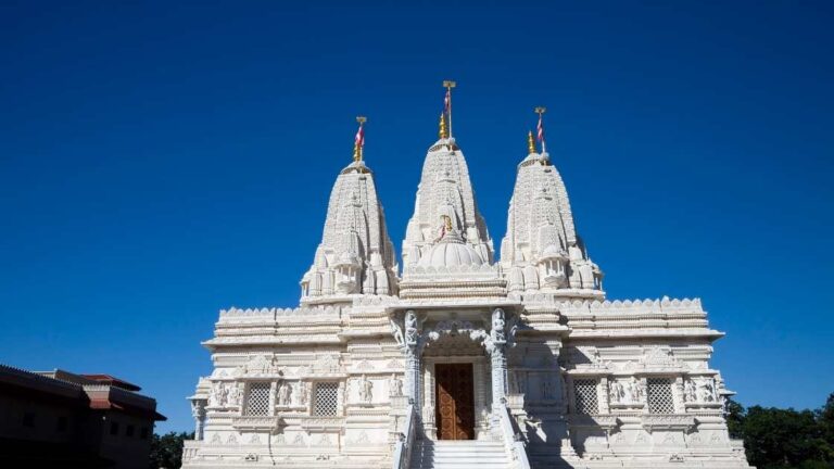 10 Hindu Temples Near Chicago That Every Indian Must Visit