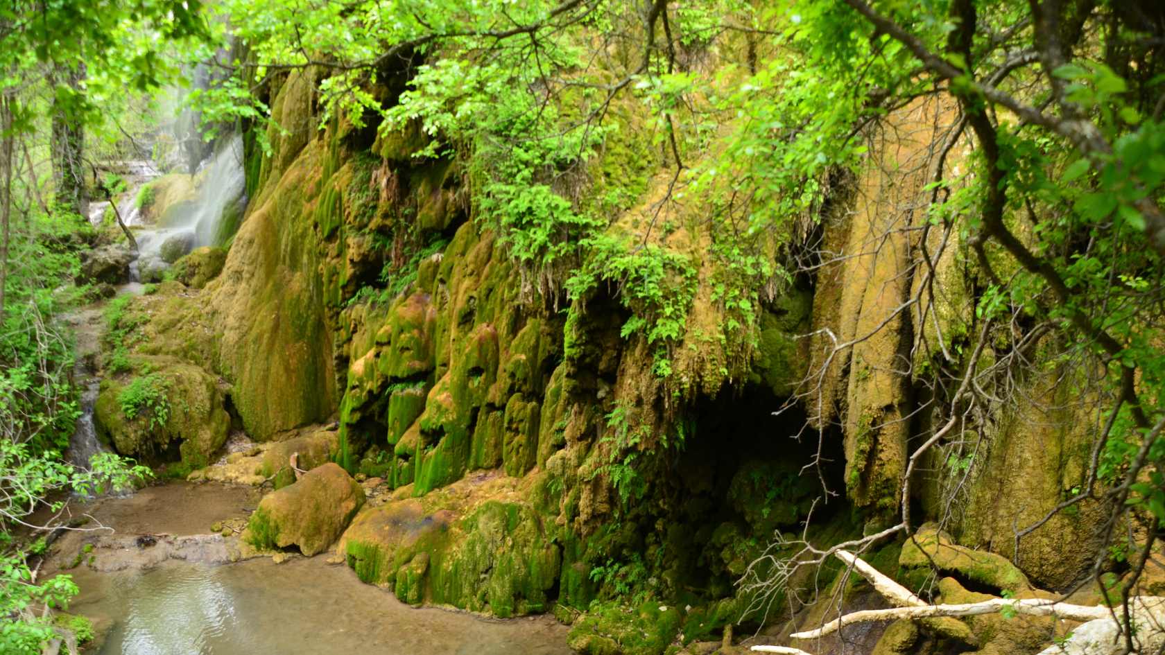15 Best Waterfalls In Texas - Wanderersplanet