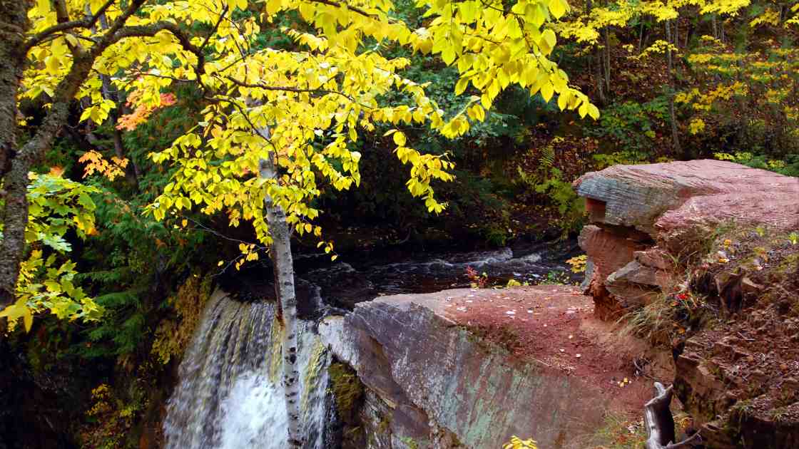 15 Best Waterfalls In Michigan