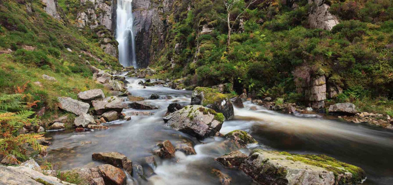 15 Best Waterfalls in Kauai