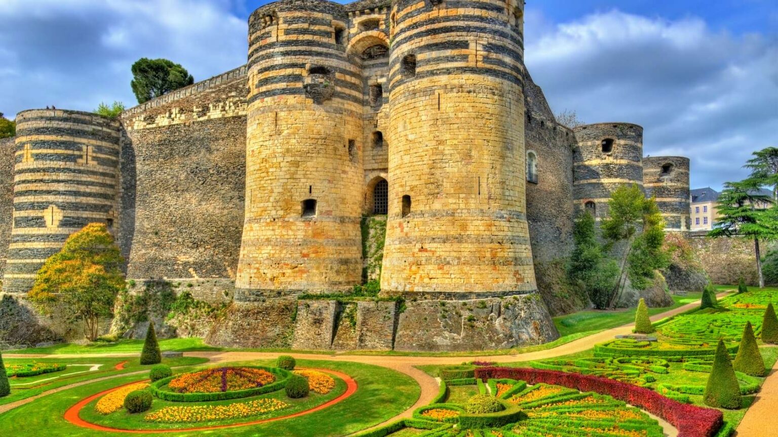 10 Best Attractions in France That You Must Visit